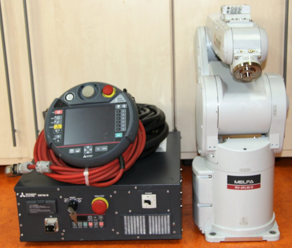 RV-4FLM Industrieroboter mit CR750 D Controller !!Top Angebot ...